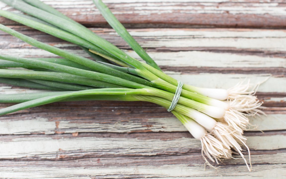 Organic White Spring Onions | 1 lb | Heirloom Organic Gardens | Good Eggs
