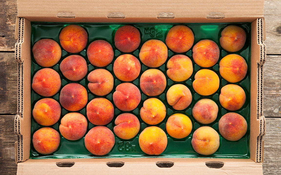 Flat of Organic Yellow Peaches | 8 lb | From Our Farmers | Good Eggs