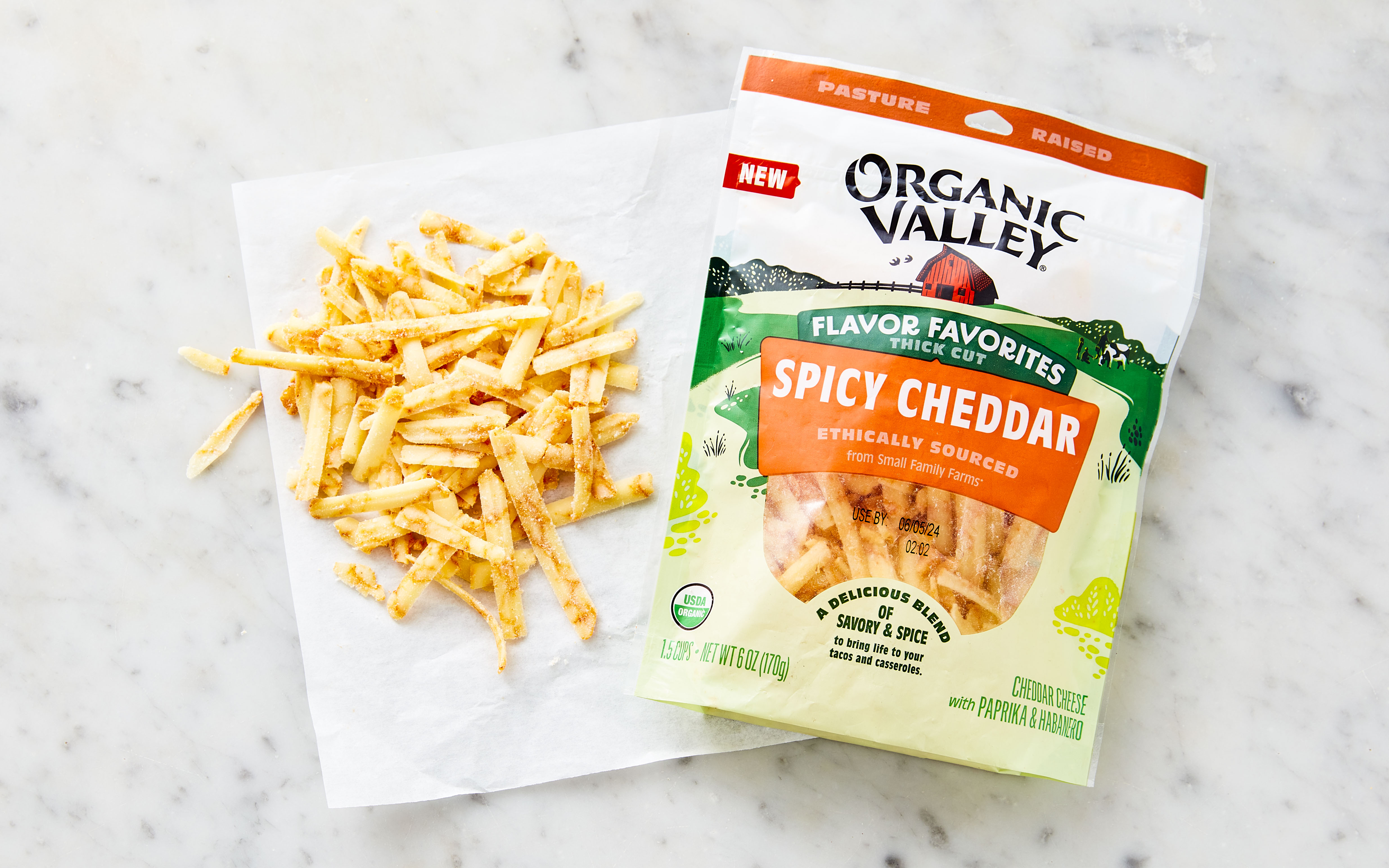 Organic Thick Cut Shredded Spicy Cheddar | 6 oz | Organic Valley | Good ...