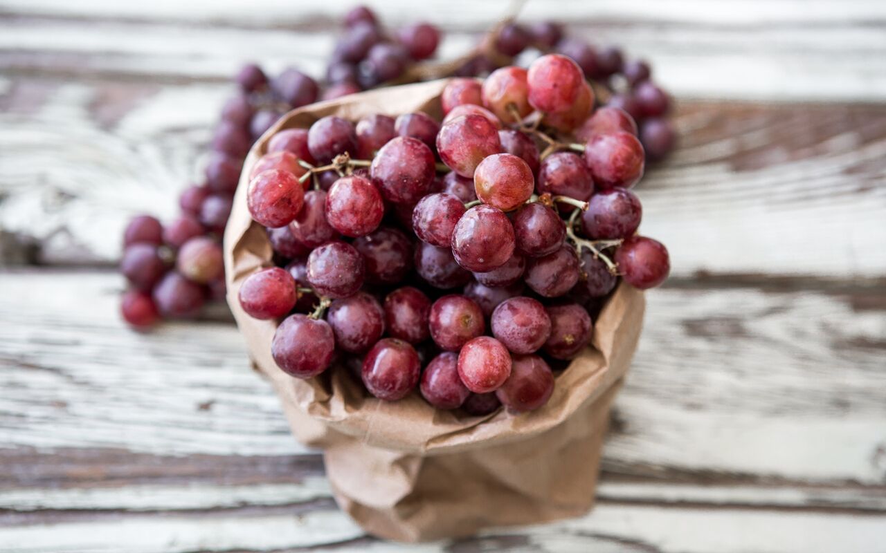 Red Grapes Images