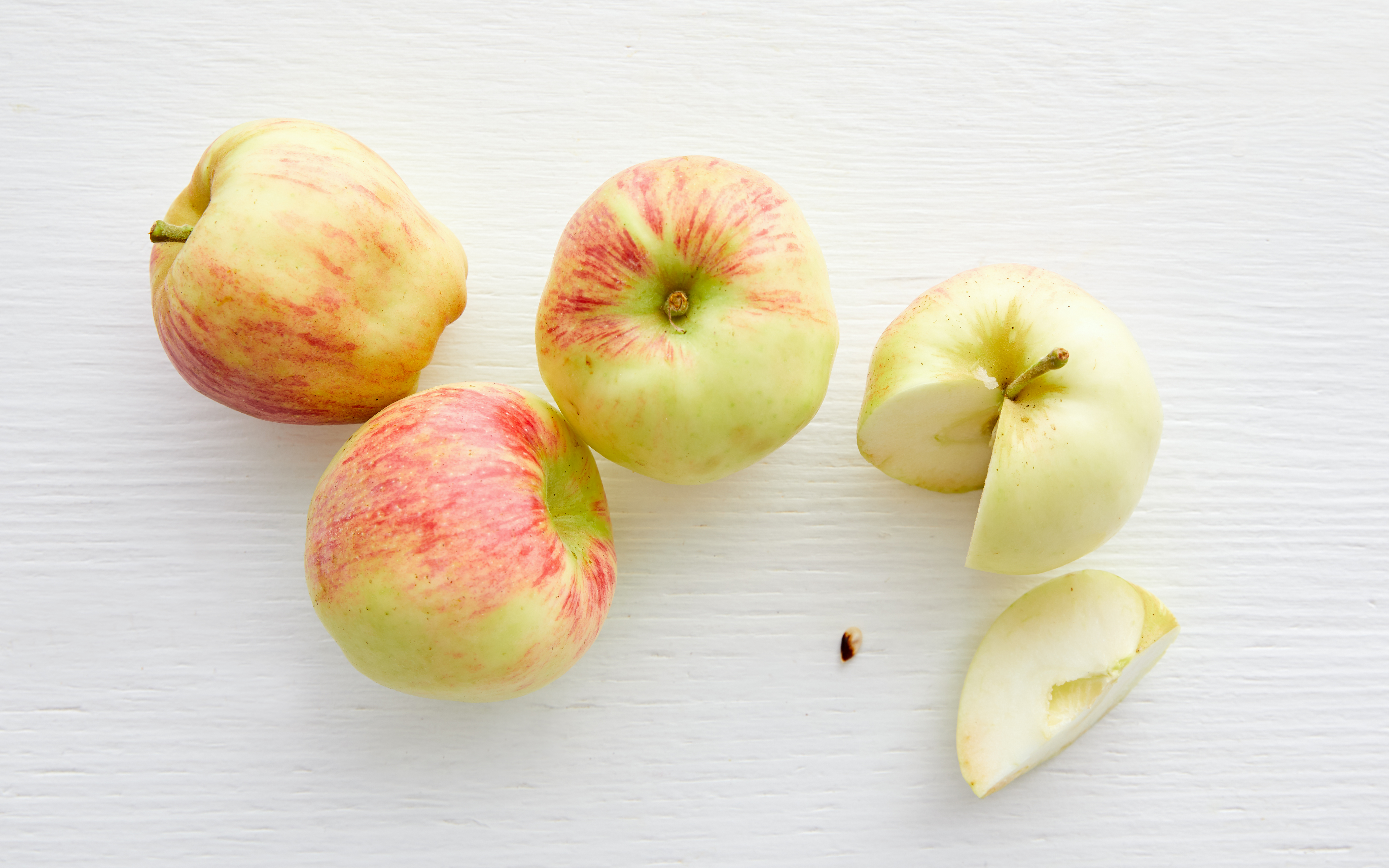 Organic Maiden's Blush Pink-Fleshed Apples | 1 lb | Filigreen Farm ...