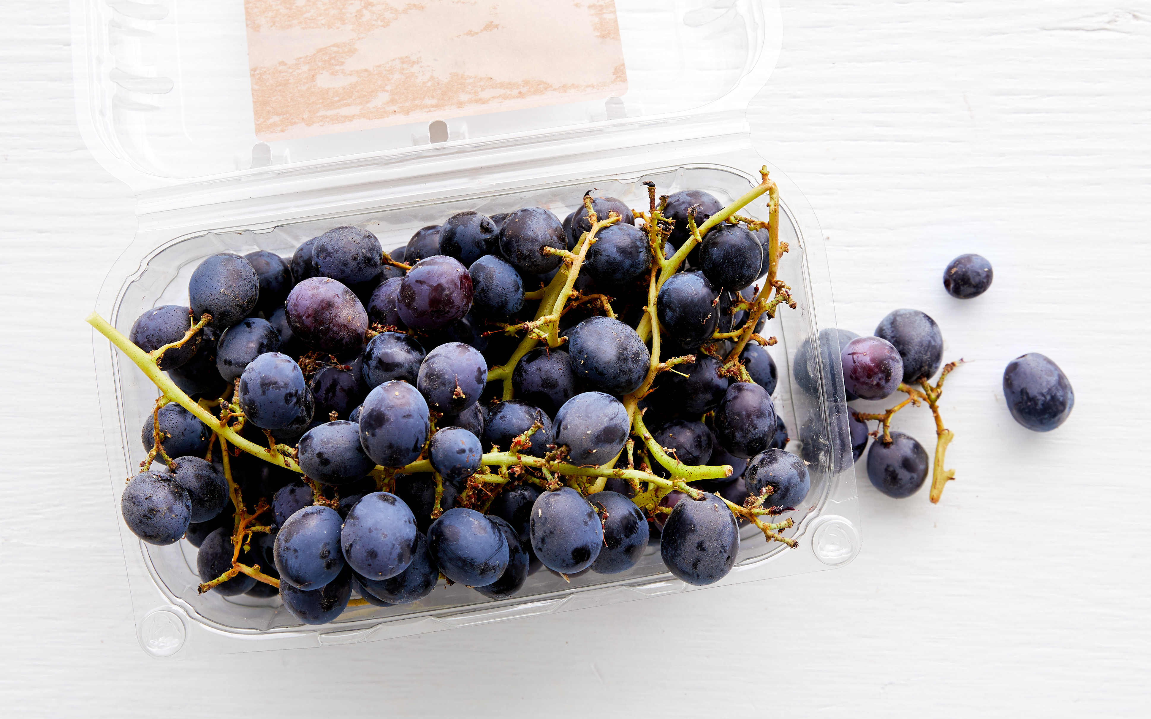 Organic Seedless Black Emerald Grapes | 2 lb | Fruit World Company ...