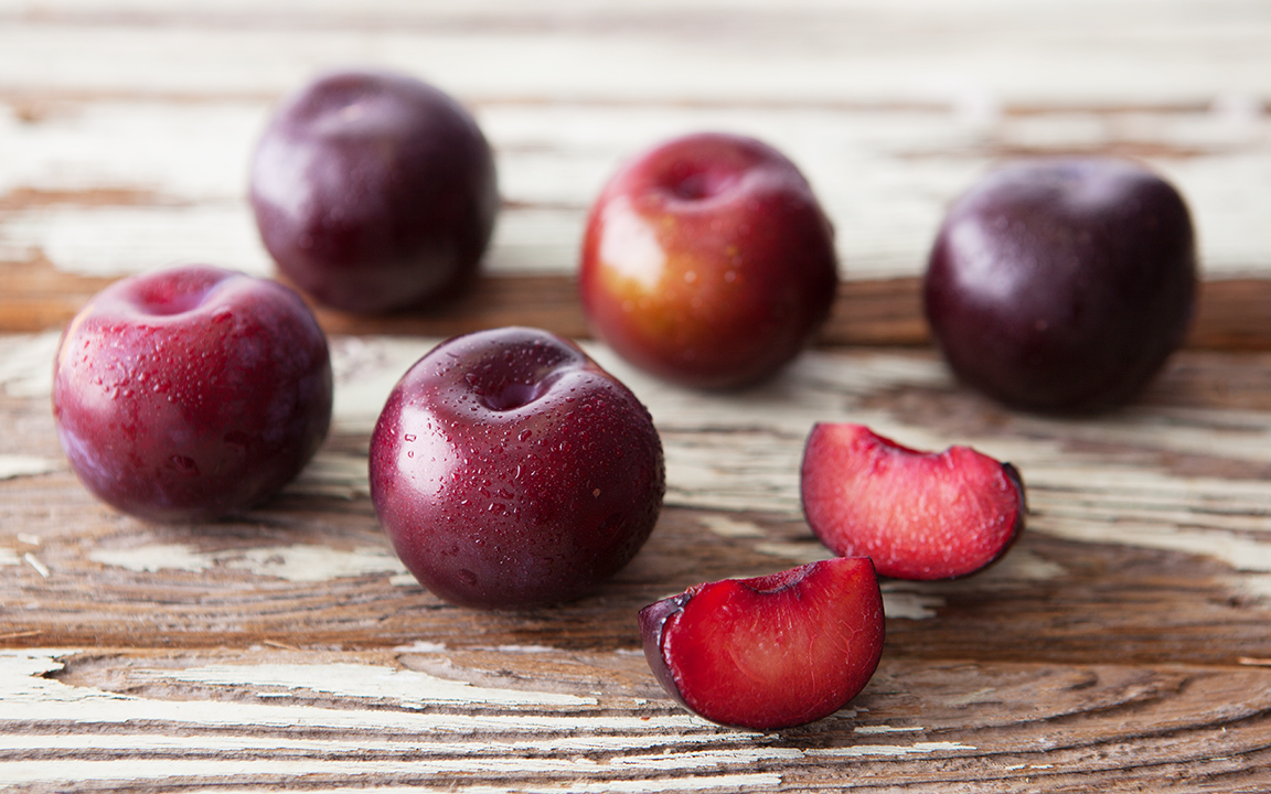 Organic Festival Red Pluot | 1 lb | Blossom Bluff Orchards | Good Eggs