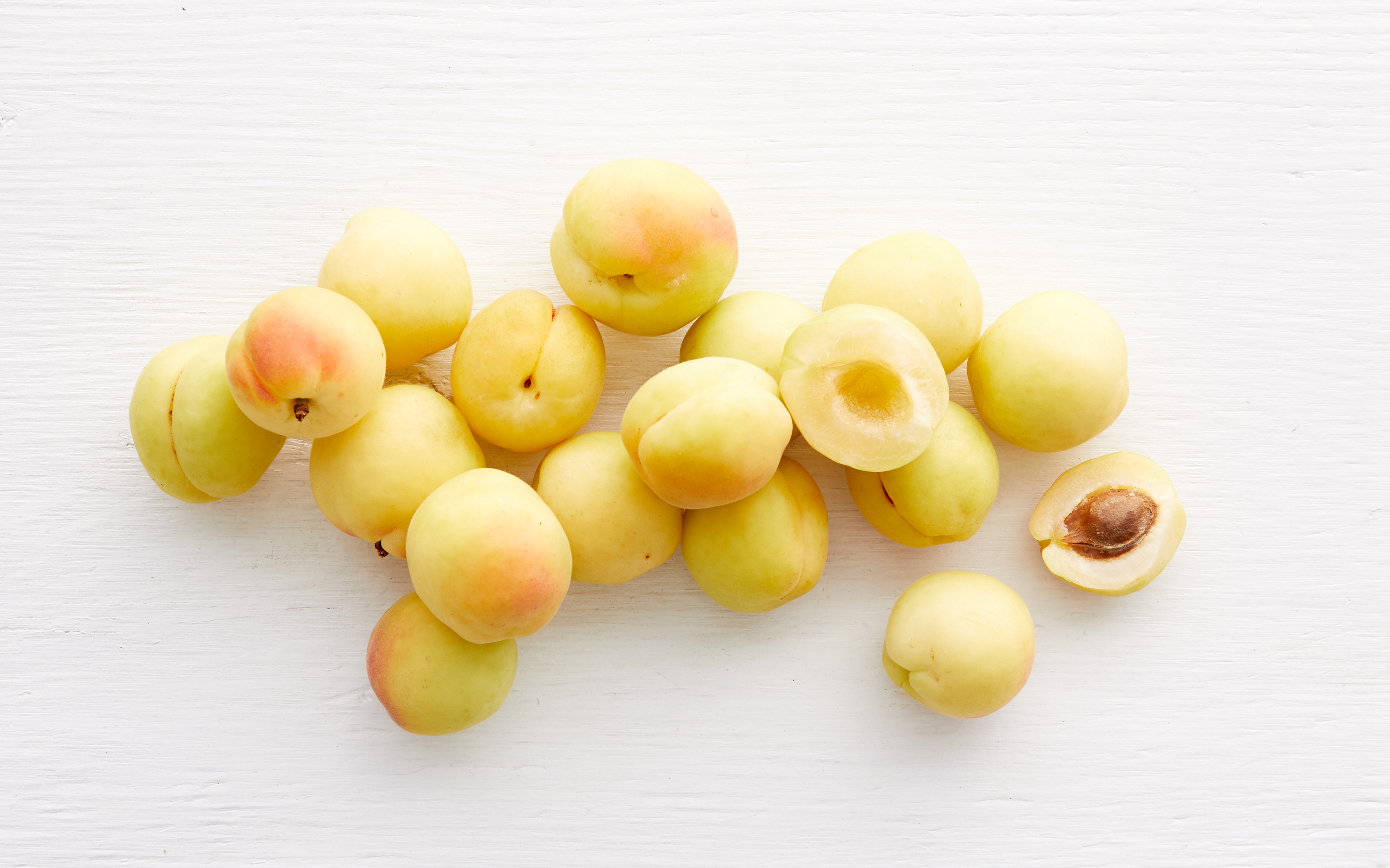 Organic La Crème White Apricots | 1 lb | From Our Farmers | Good Eggs
