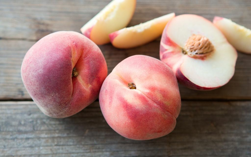 Organic Spring Snow White Peach | 1 lb | Blossom Bluff Orchards | Good Eggs